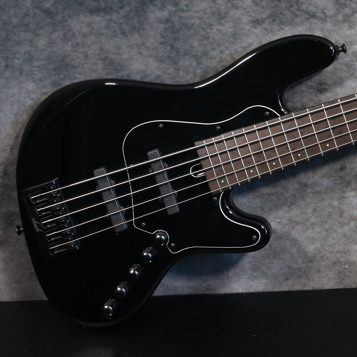 2020 Elrick NJS5, Piano Black Gloss – Andy Baxter Bass & Guitars